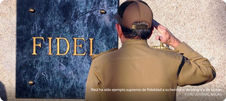 Rinde Raúl homenaje a Fidel en Santiago de Cuba – Radio Santa Cruz Rinde Raúl homenaje a Fidel en Santiago de Cuba – Radio Santa Cruz